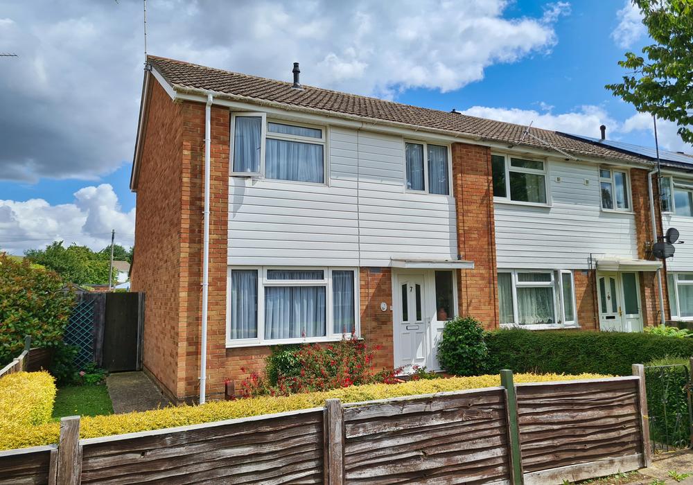 Sutherland Close, Romsey SO51 3 bed end of terrace house - £325,000
