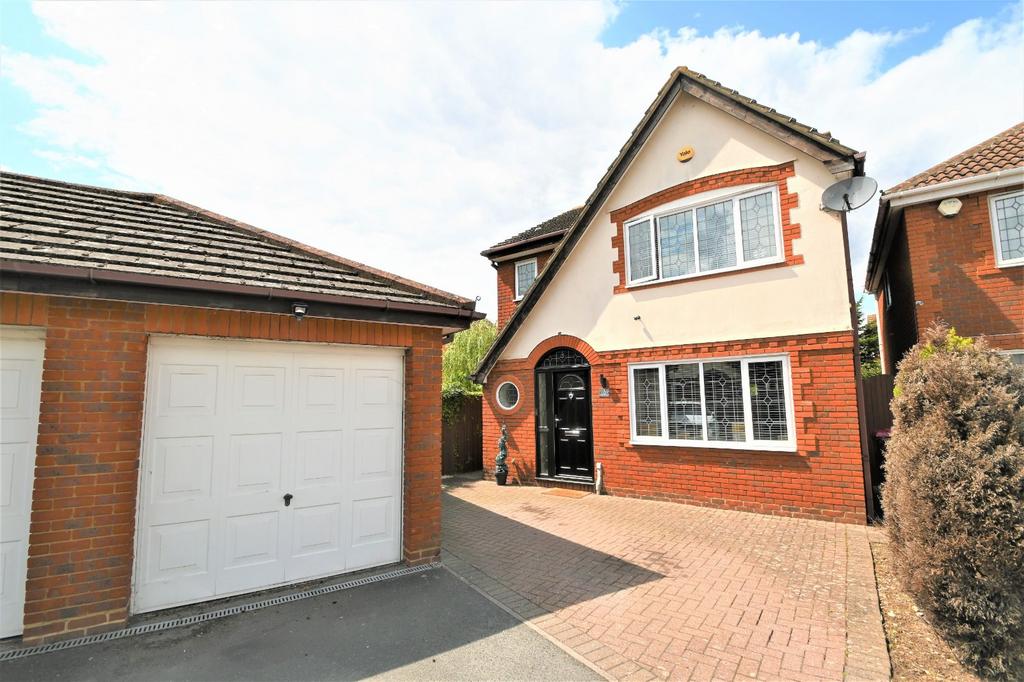 Deverills Way, Langley, Berkshire, SL3 3 bed detached house - £599,995