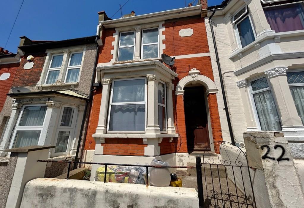 Ross Street, Rochester, Kent 3 bed terraced house - £1,300 pcm (£300 pw)