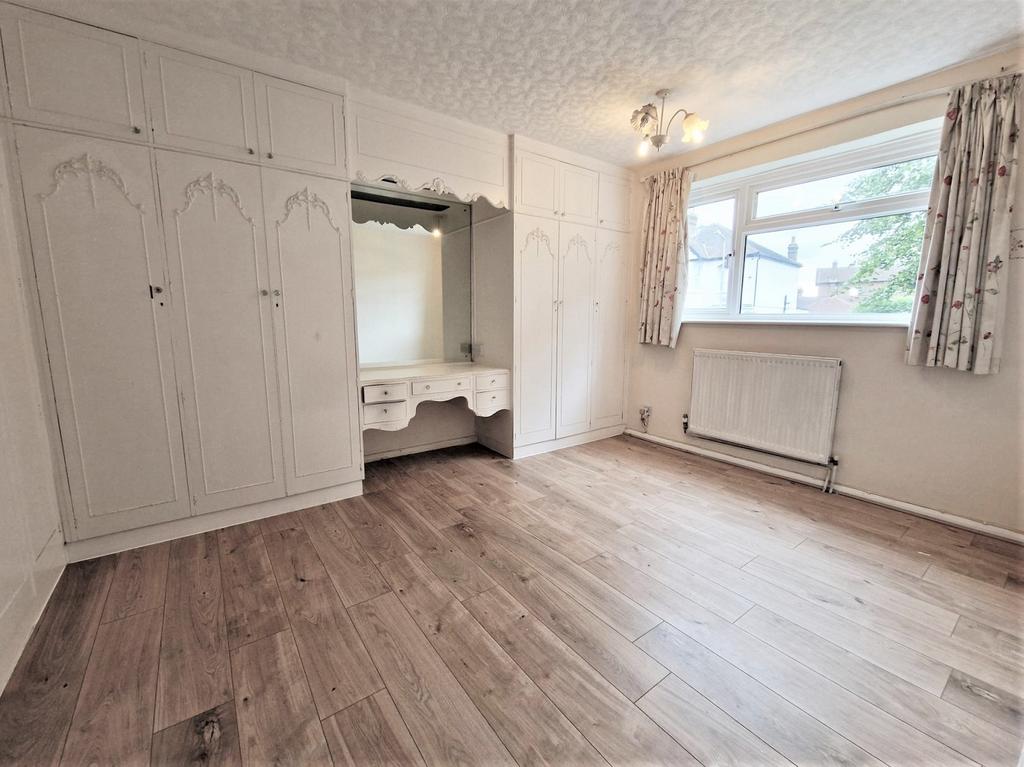 Beverley Court, Cranbrook Road, Barkingside IG6 1HN 2 bed ground floor ...