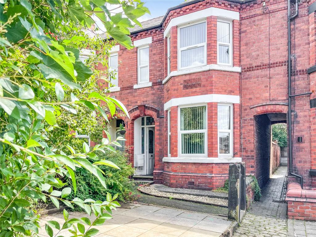 Moss Bank, Chester, Cheshire, CH1 6 bed house for sale - £240,000