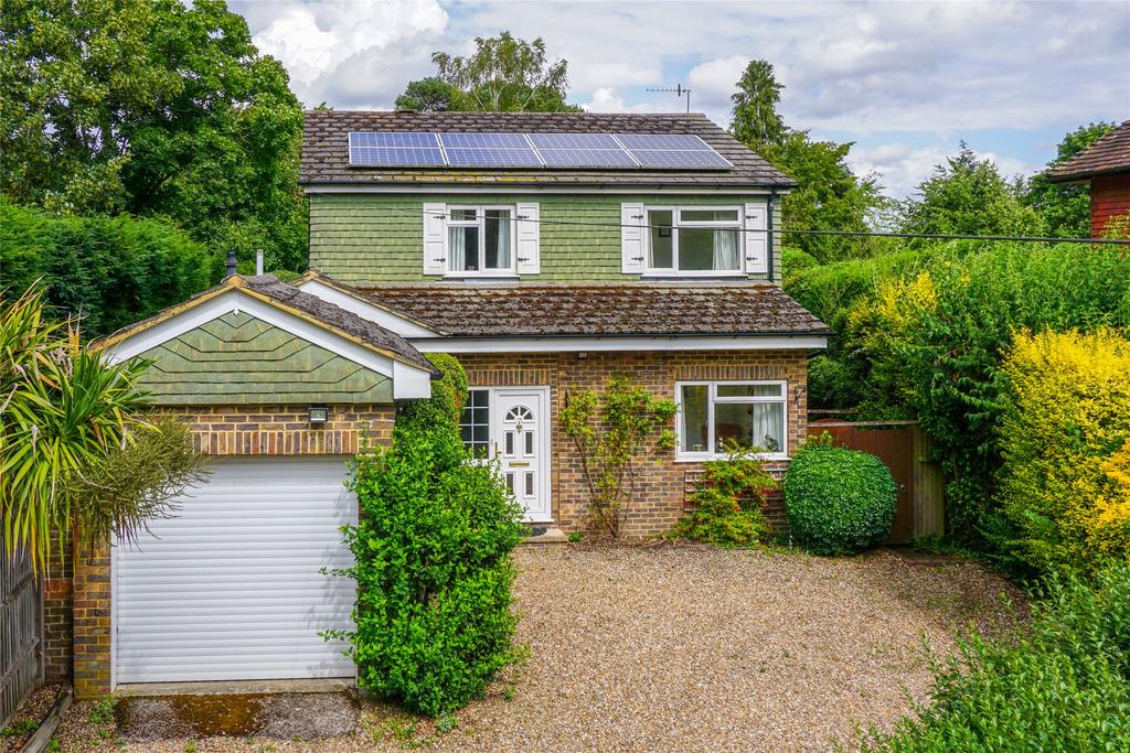 Wray Common Road, Reigate, Surrey, RH2 3 bed detached house - £950,000