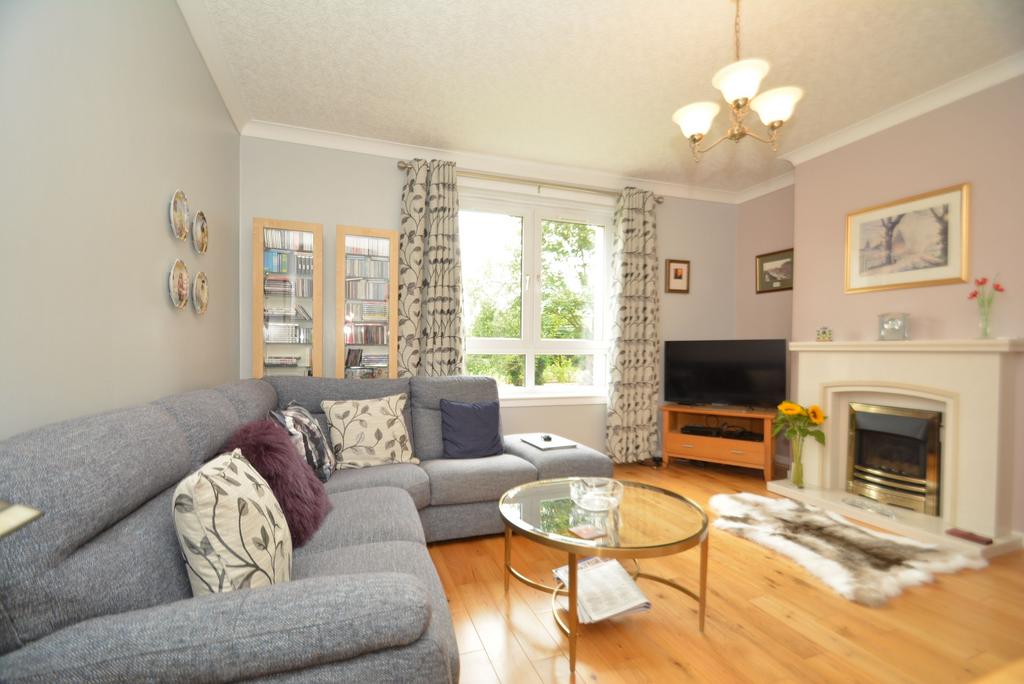 100 Kinellar Drive, GLASGOW, G14 0EX 2 bed flat - £125,000