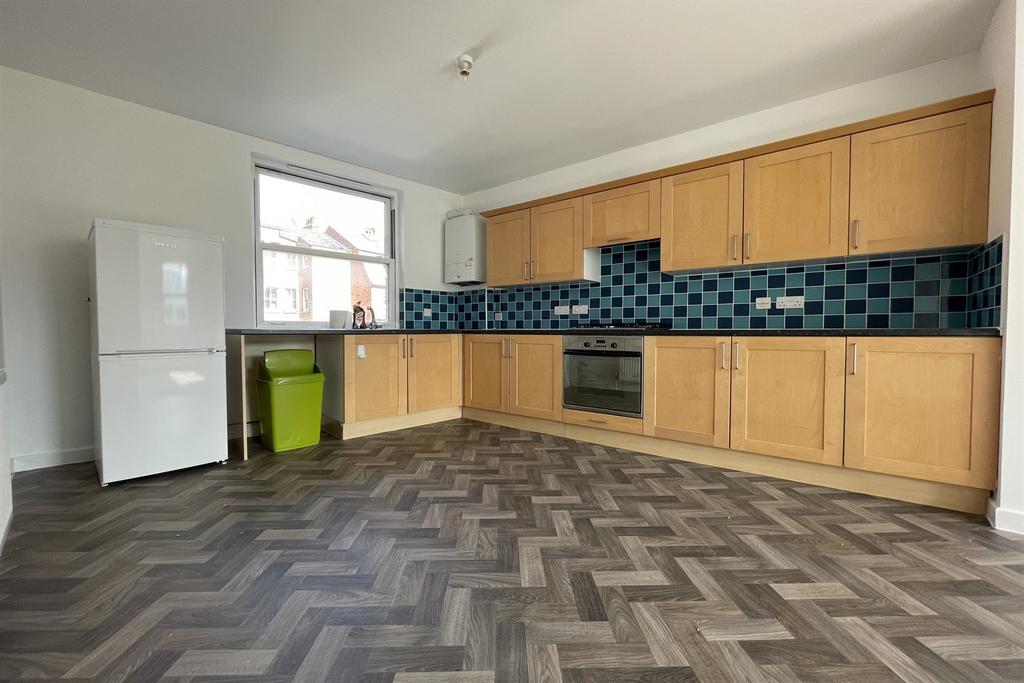 Cross Street, Reading, RG1 2 bed flat - £1,250 pcm (£288 pw)