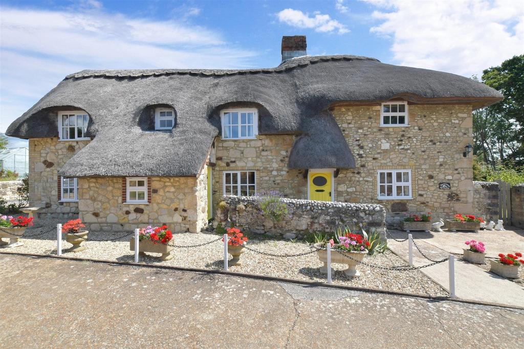 Middleton, Freshwater, Isle of Wight 4 bed detached house - £900,000