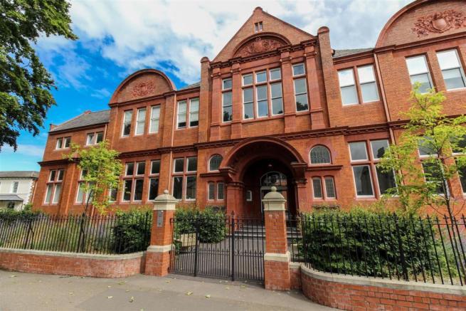 The Old Library, Leamington Spa, CV31 2 bed apartment - £2,000 pcm (£ ...