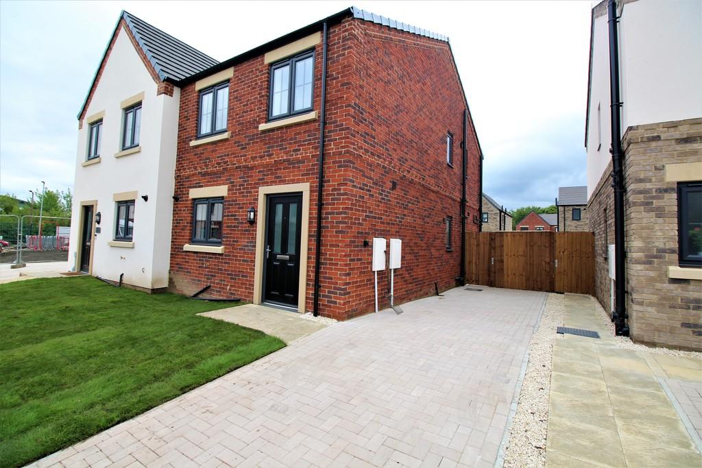 Lake View Road, Rotherham S63 3 bed townhouse - £1,200 pcm (£277 pw)