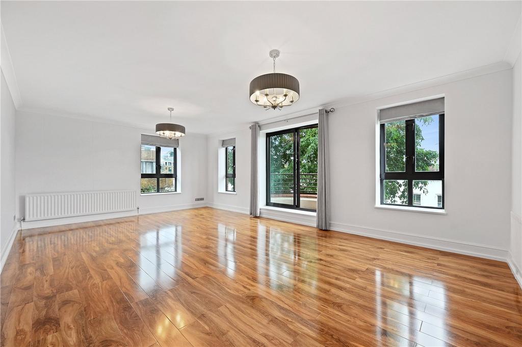 Huntsmore House, 35 Pembroke Road... 2 bed apartment - £3,358 pcm (£775 pw)