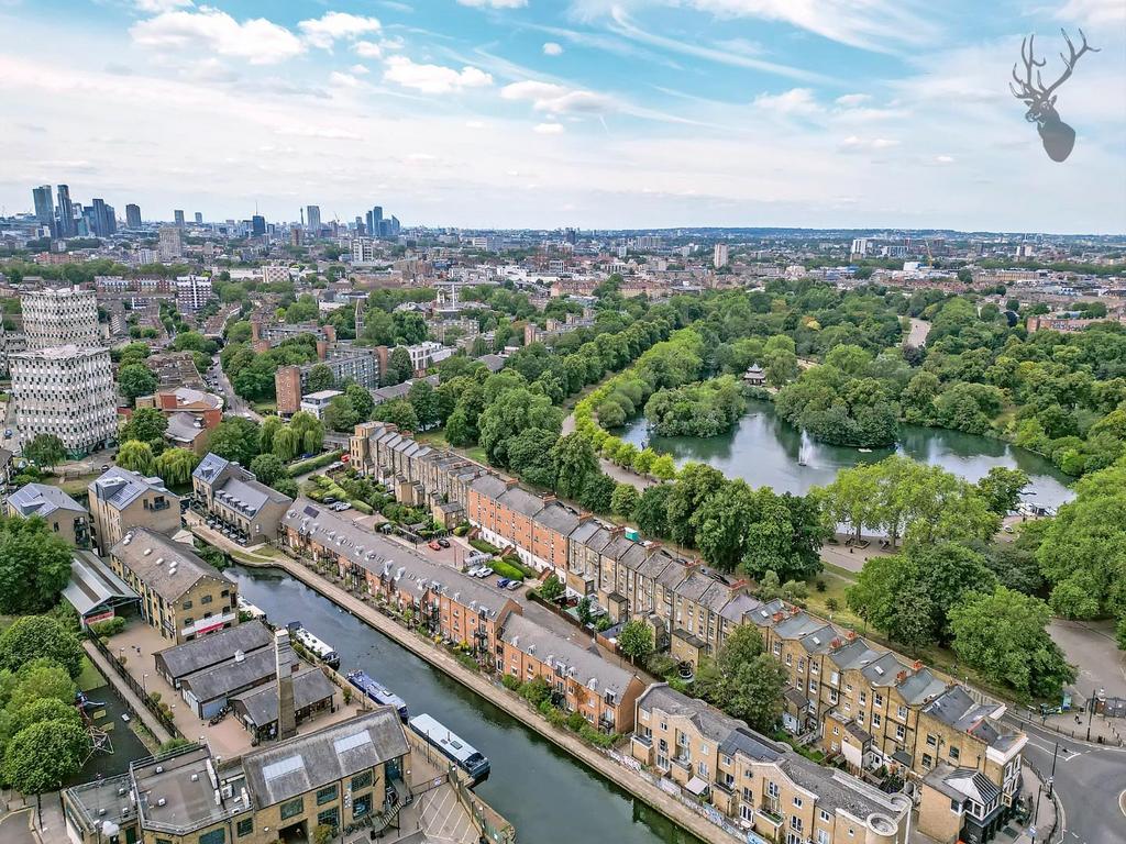 Royal Victor Place, Victoria Park 1 bed apartment - £425,000