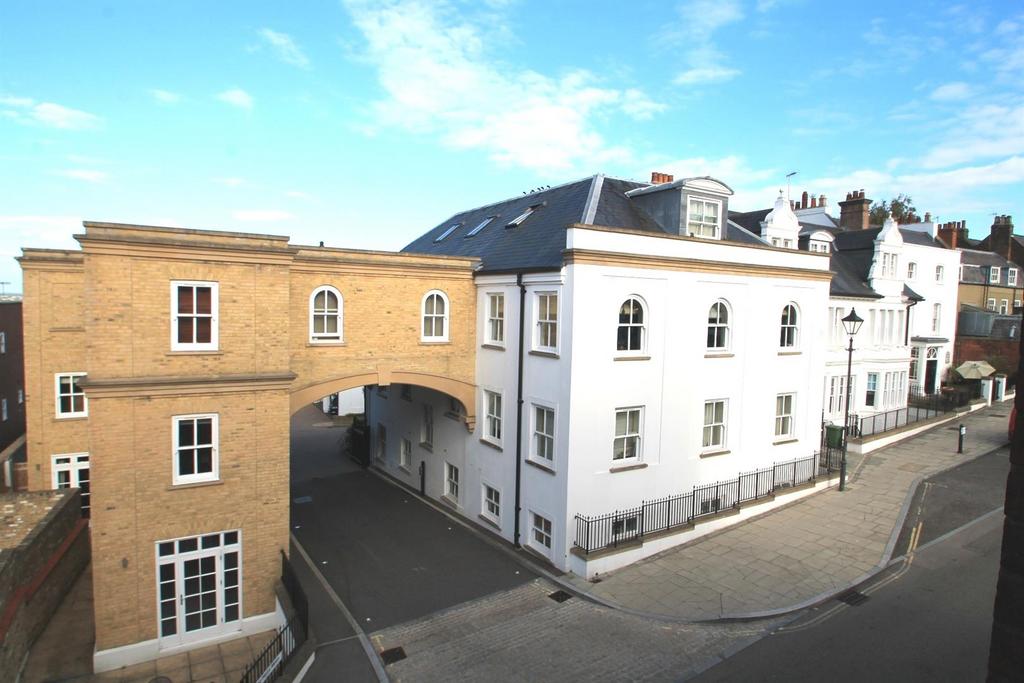 King Henry Mews, Harrow on the Hill 1 bed flat - £1,450 pcm (£335 pw)