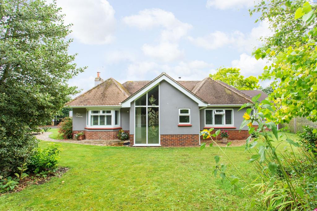 Saunders Lane, Ash, CT3 4 bed detached bungalow - £850,000