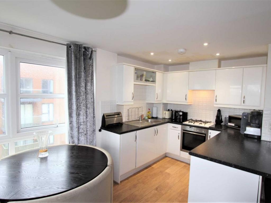 Odette Court, Borehamwood 2 bed flat - £315,000