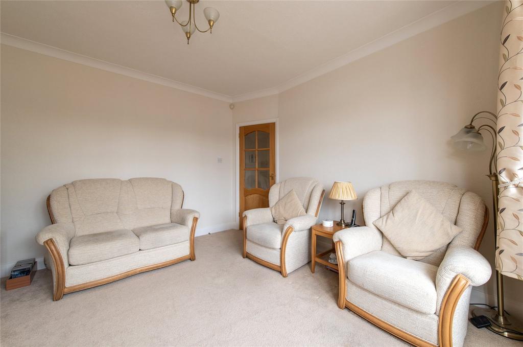 Valley Drive, Gravesend, Kent, DA12 3 bed semi-detached house - £375,000