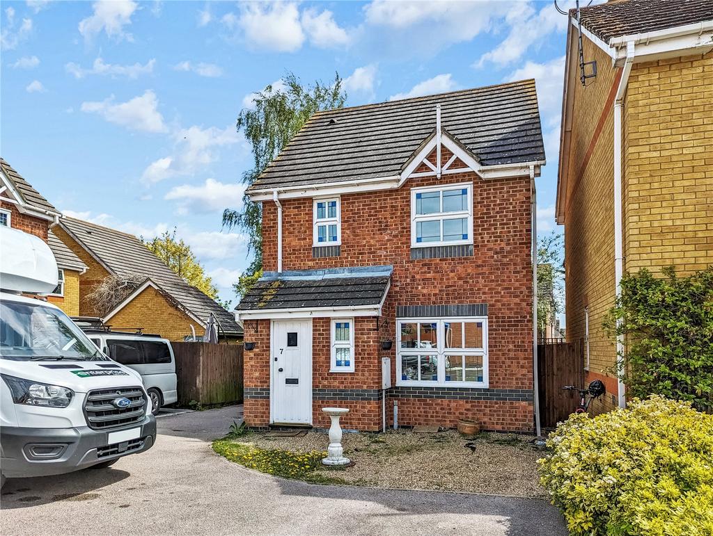 Sittingbourne, Kent ME10 3 bed detached house - £310,000