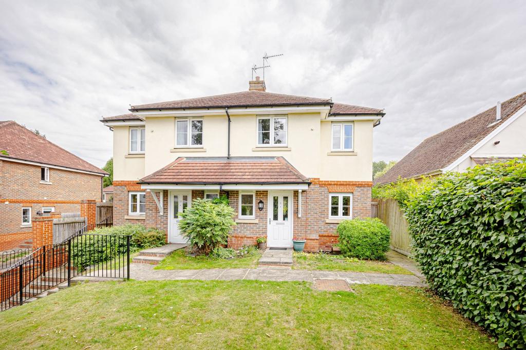 Bishop Gray Rise, Bishop's Stortford... 3 bed semi-detached house - £ ...