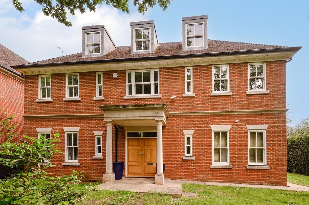 Links Green Way, Cobham, KT11 5 bed detached house - £1,695,000
