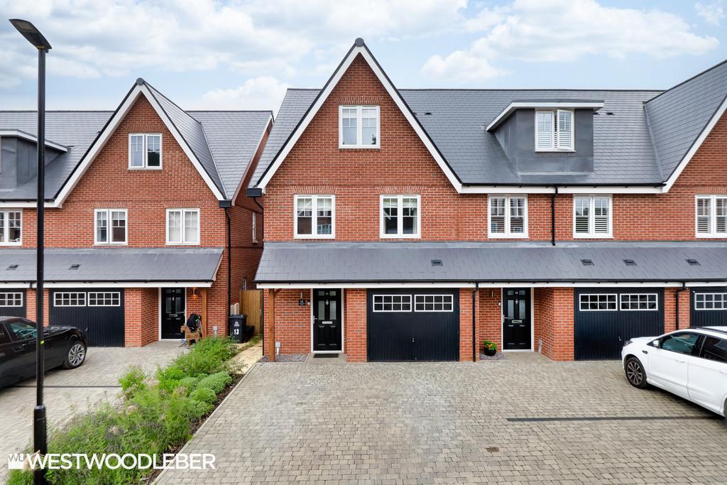 Sandbach Close, Broxbourne EN10 4 bed semi-detached house - £3,500 pcm ...