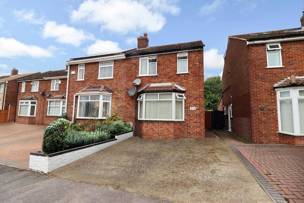 Runfold Avenue, Runfold, Luton, Bedfordshire, LU3 2EL 2 bed semi ...