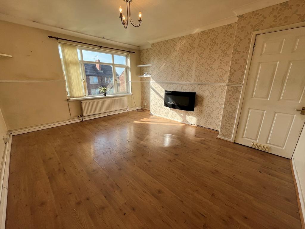 Bamburgh Walk, Newcastle upon Tyne, NE3 2 bed flat - £64,000