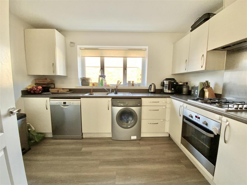 Agrippa Crescent, Fairfields, Milton... 3 bed end of terrace house - £ ...