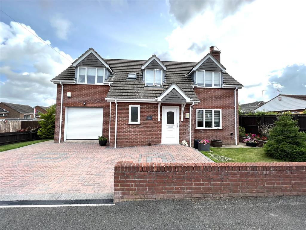 Stour Road, Blandford Forum, Dorset... 3 bed detached house - £440,000