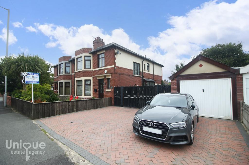 Fleetwood Road, Fleetwood, FY7 4 bed semi-detached house - £285,000