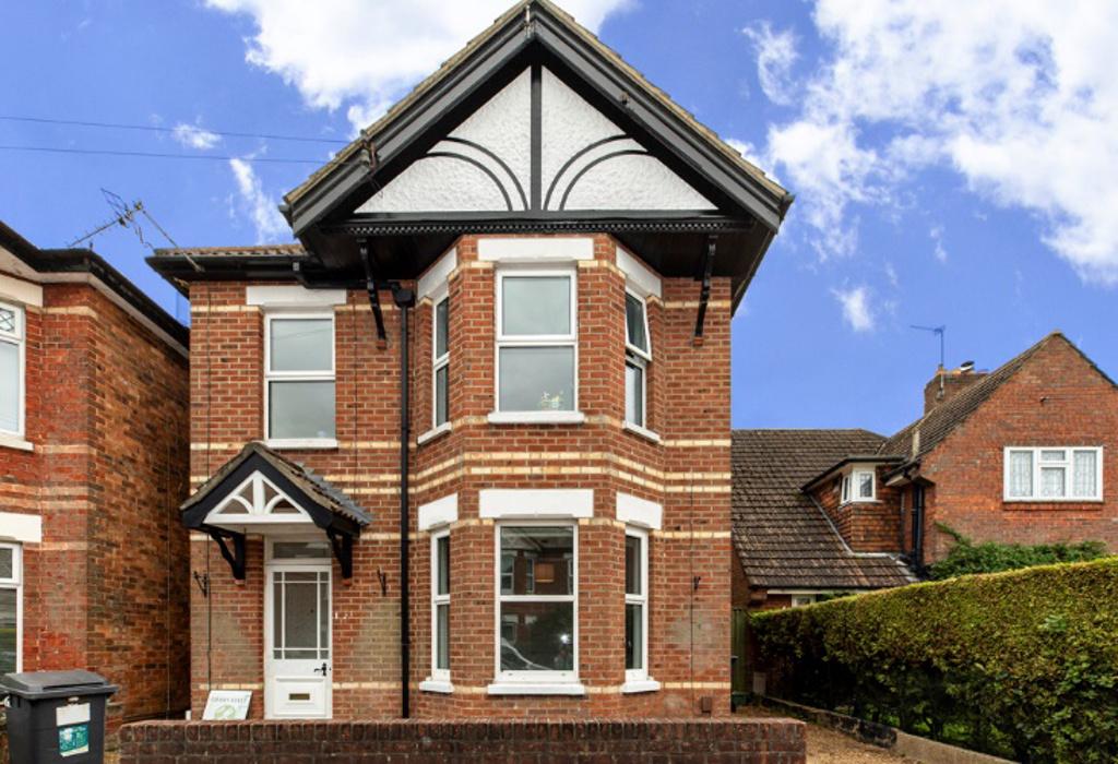 Large 2 bed flat - Highfield Road 2 bed flat - £275,000