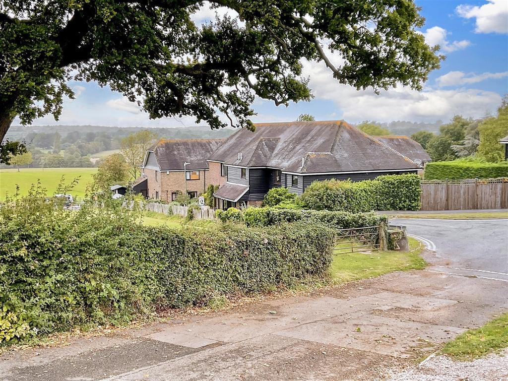 Eastwell Barn Mews, Tenterden, Kent 3 bed terraced house - £260,000