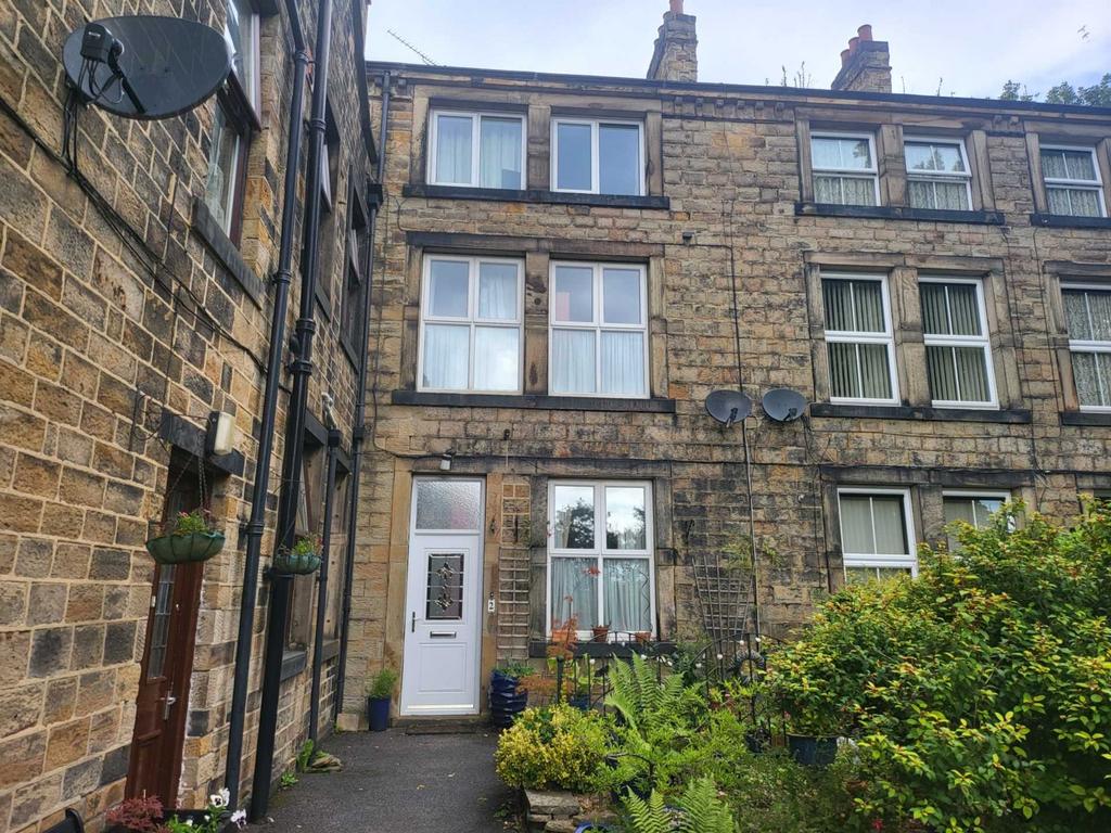 Ravens Lodge, Dewsbury 5 bed terraced house - £250,000