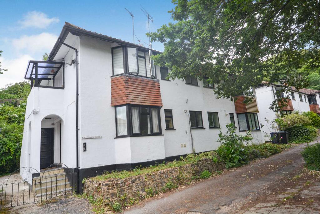 Parsonage Place, Amersham HP6 2 bed maisonette - £1,250 pcm (£288 pw)