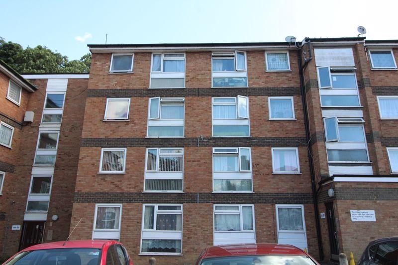 Brook Street, Luton 2 bed flat for sale - £150,000