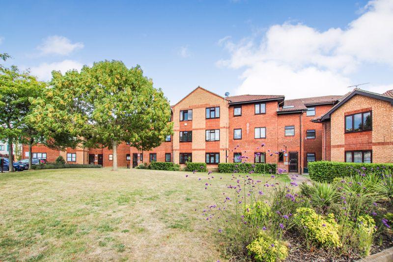 Archers Court, South Ockendon 1 bed flat - £180,000