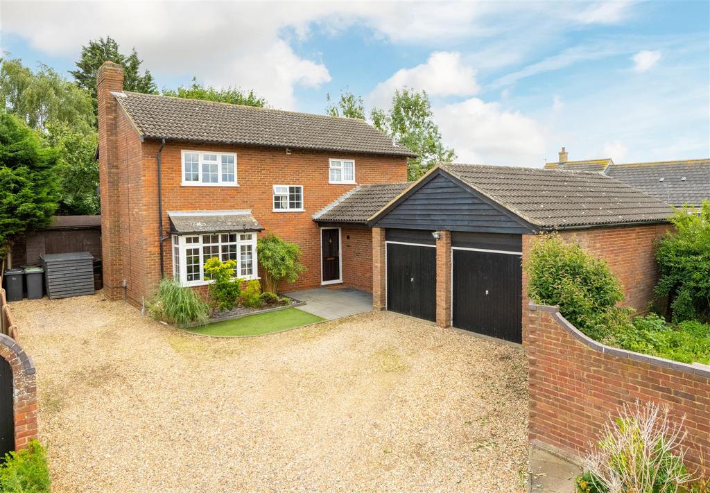Queen Elizabeth Close, Shefford 4 bed detached house - £695,000