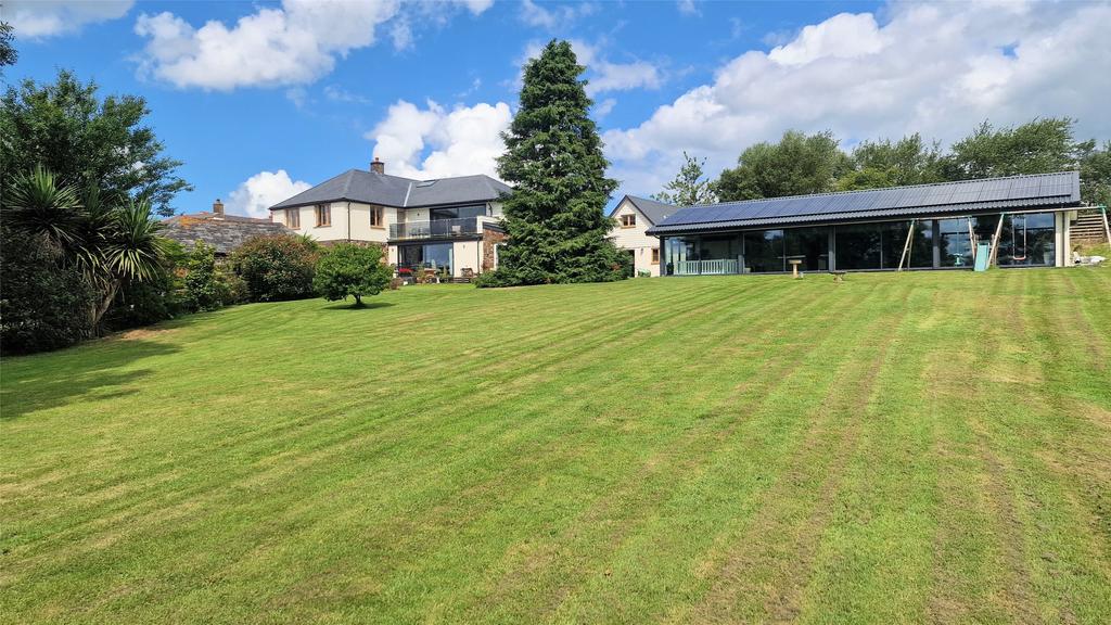 Staddon Road, Holsworthy, Devon, EX22 5 bed detached house - £1,245,000
