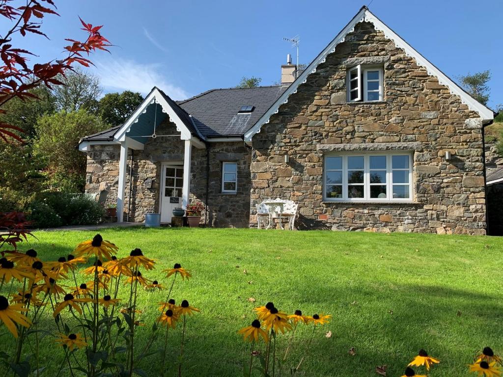 Pentrefelin, Criccieth 3 bed detached house - £310,000