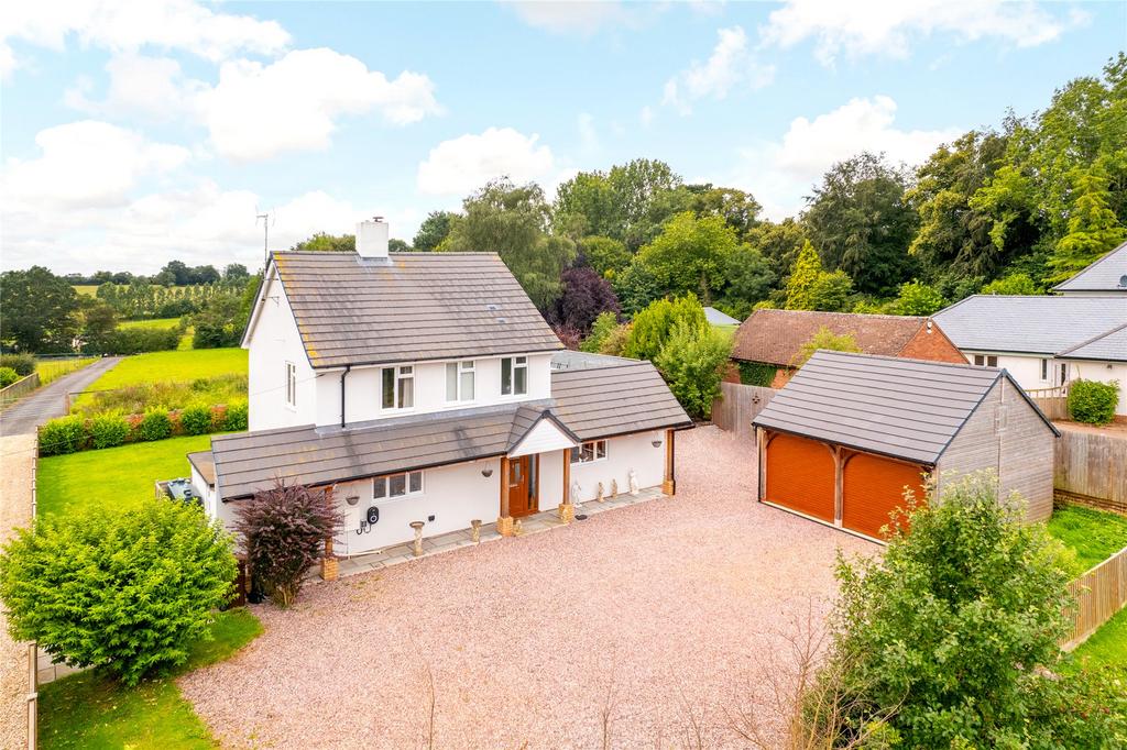 Welsh Lane, Stowe, Buckinghamshire, MK18 3 bed detached house - £700,000