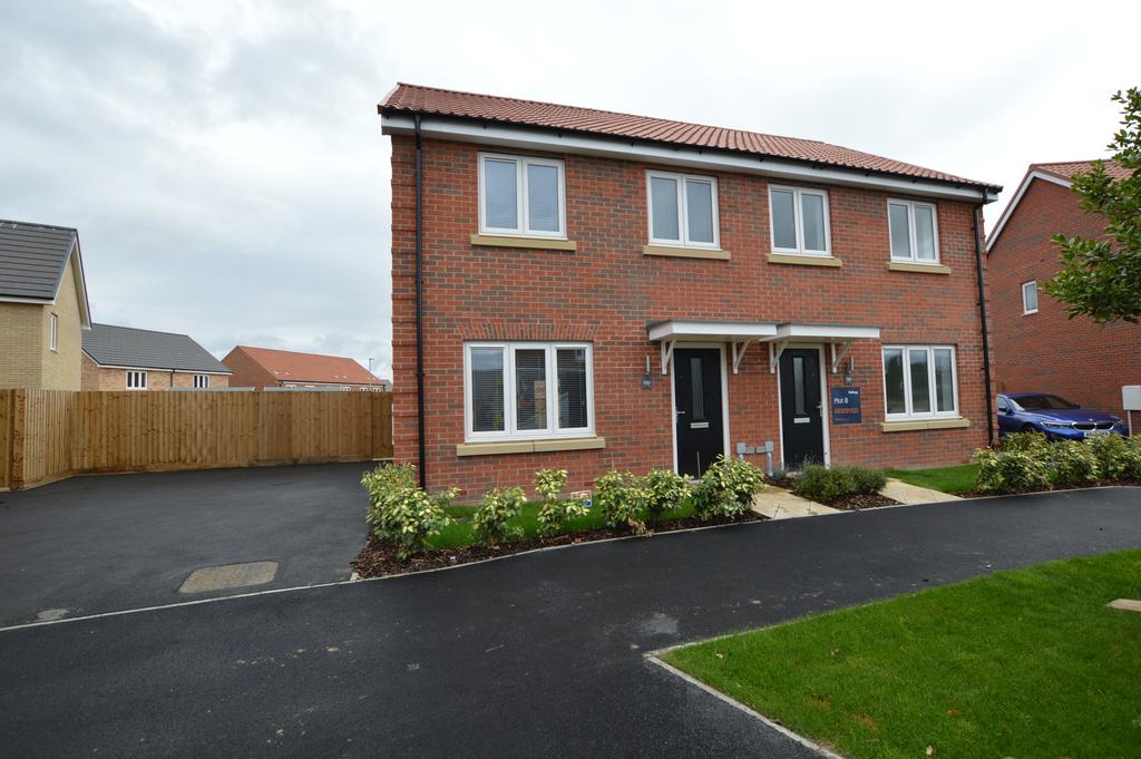 Newton Abbot Way, Bourne, PE10 3 bed semi-detached house to rent - £ ...