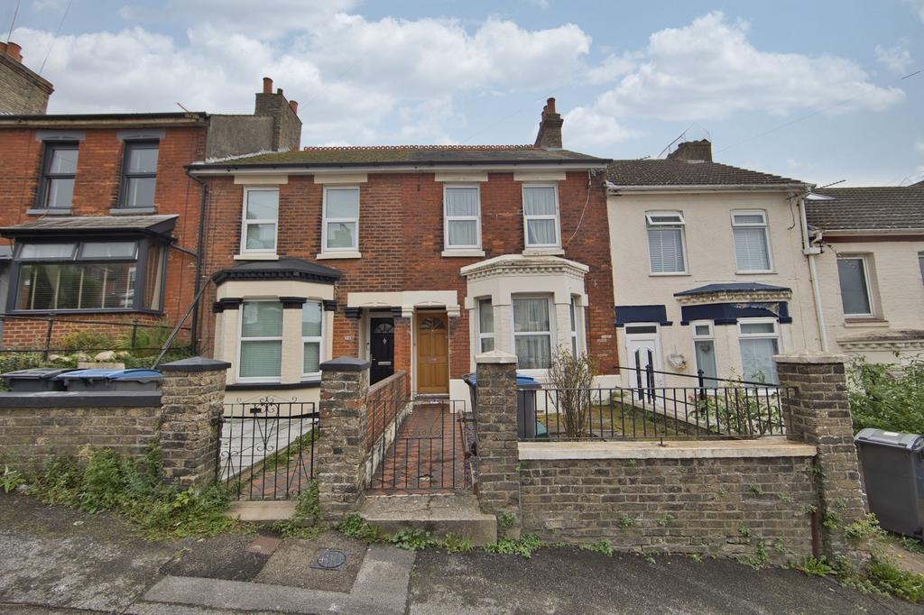 Minerva Avenue, Dover, CT16 2 bed terraced house - £215,000