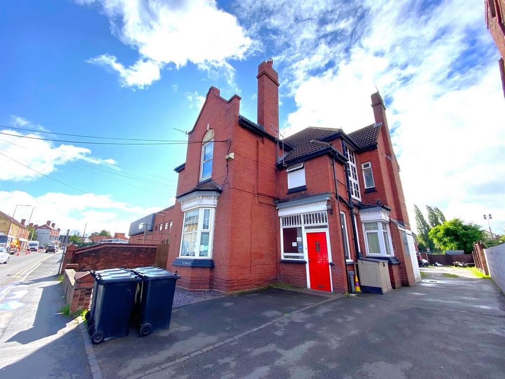 Stourbridge Road, Stourbridge 1 bed flat - £625 pcm (£144 pw)