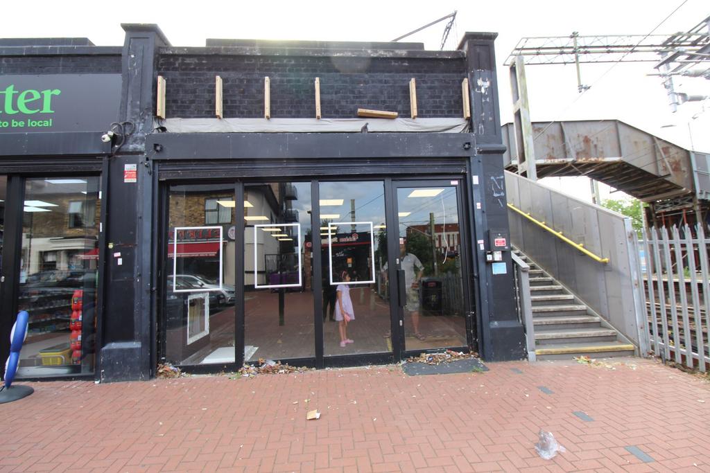 High Street, Grays Shop - £2,000 pcm (£462 pw)