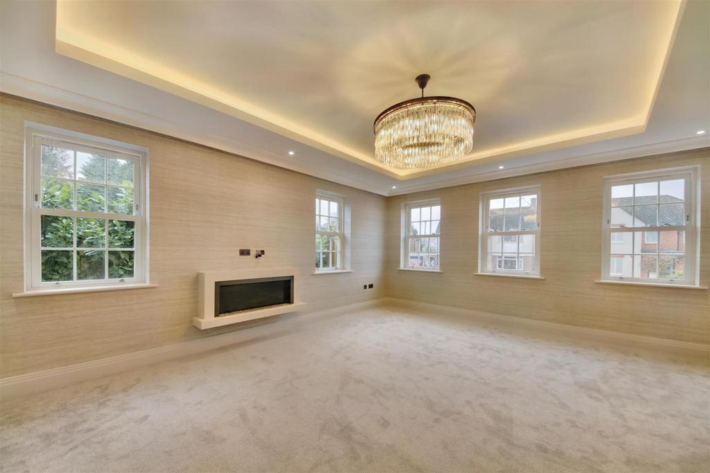 Newberries Avenue, Radlett WD7 5 bed detached house - £2,975,000