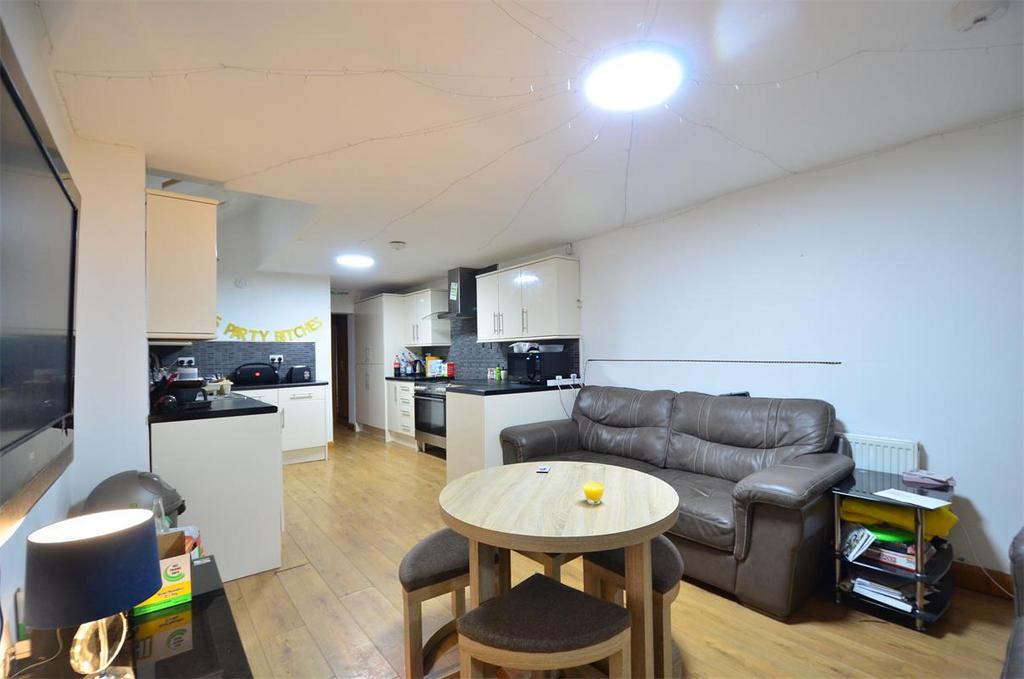 Heeley Road, Selly Oak, Birmingham B29 2 bed end of terrace house - £ ...