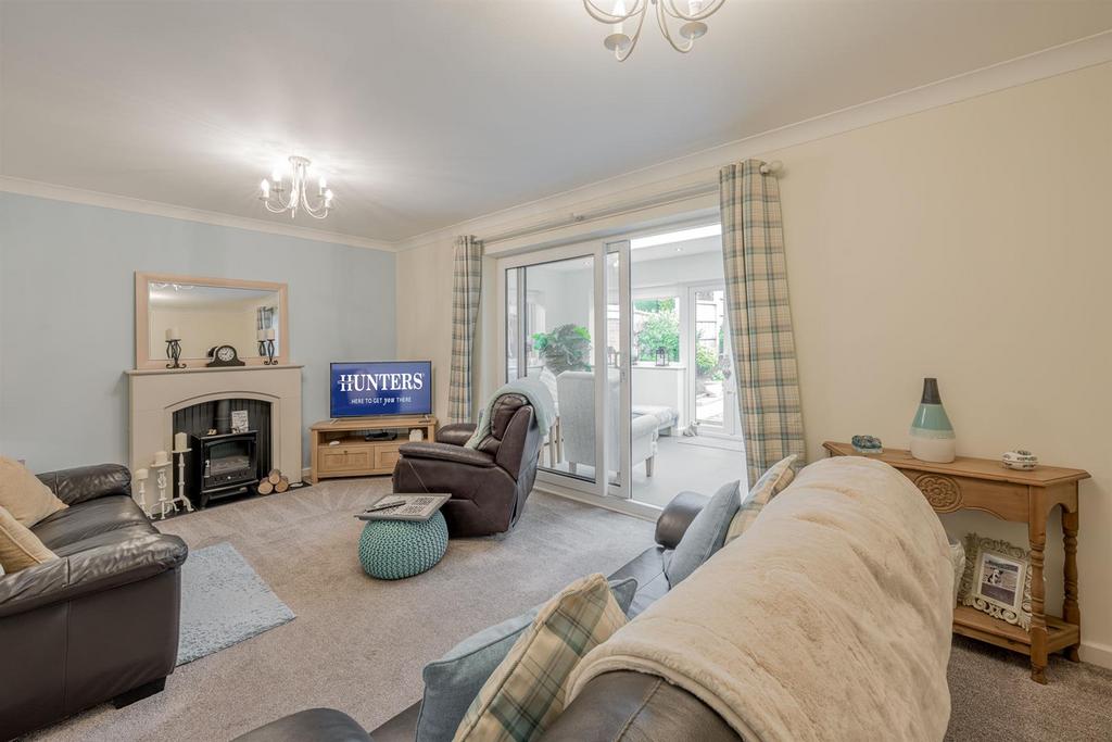 Fennel Road, Brierley Hill, DY5 2PU 2 bed detached bungalow for sale ...