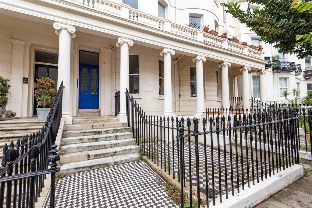 Lansdowne Place, Hove 2 bed apartment - £1,600 pcm (£369 pw)
