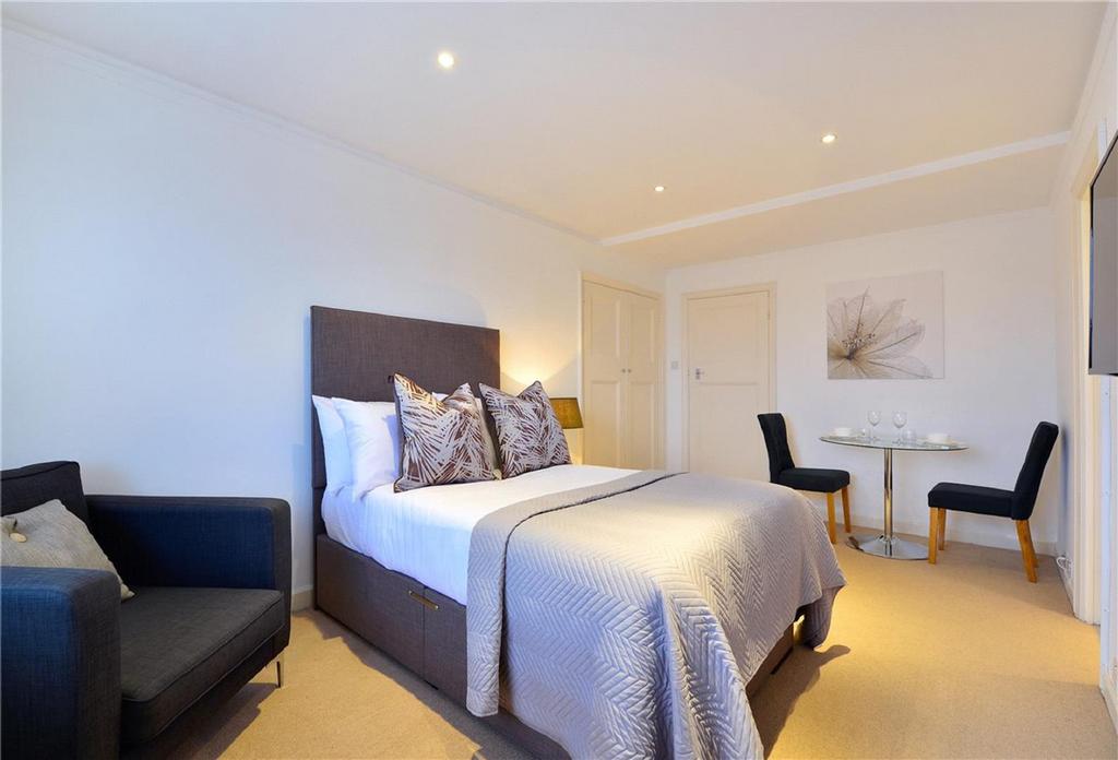 Hill Street, Mayfair W1J Studio - £2,600 pcm (£600 pw)