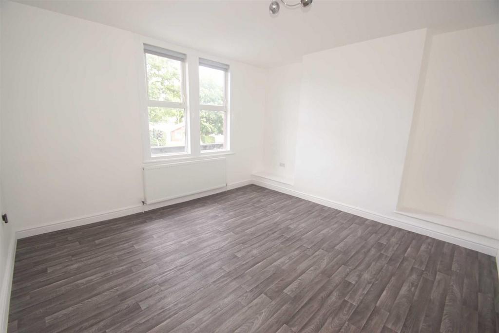 Meanwood Road, Leeds 2 bed flat - £895 pcm (£207 pw)