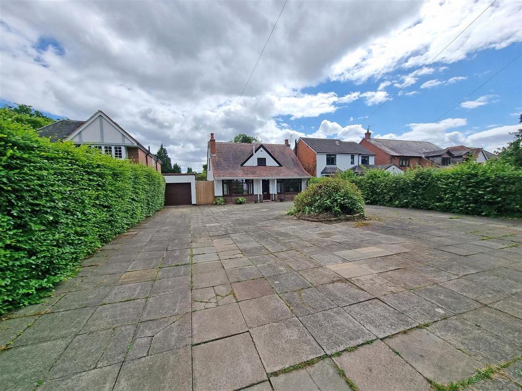 Lowbrook Lane, Tidbury Green, Solihull 4 bed detached bungalow - £600,000