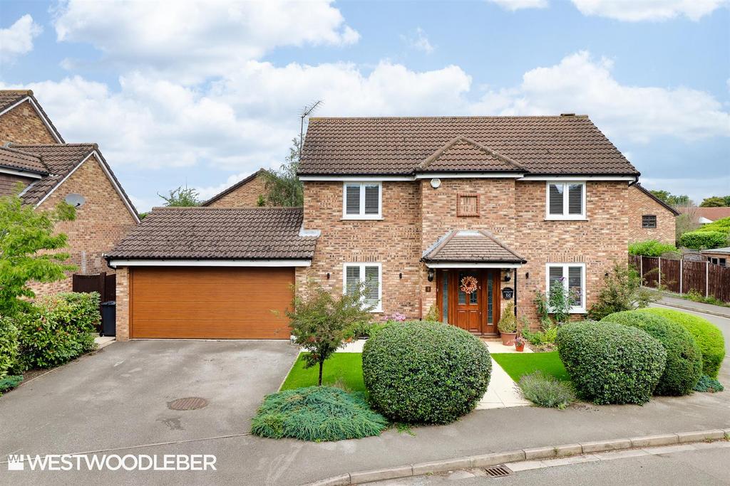 Furlong Way, Ware SG12 4 bed detached house - £775,000