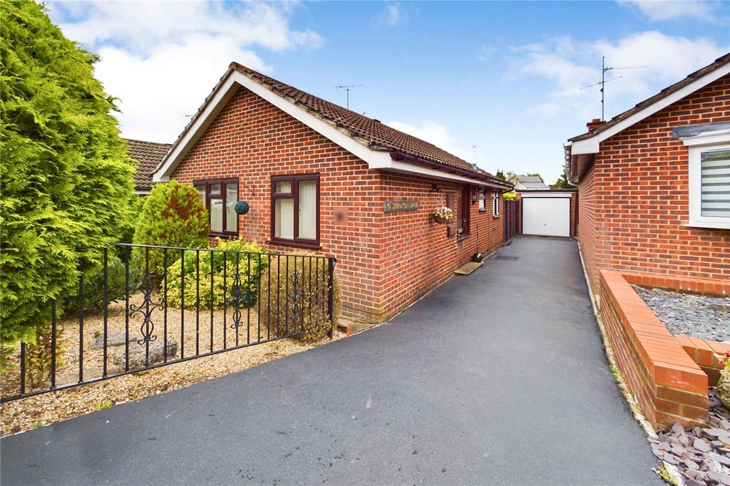 Sheraton Drive, Tilehurst, Reading... 2 bed bungalow - £350,000