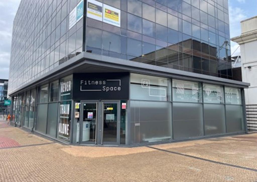 One Crown Square, Woking, GU21 6HR Property to rent - £3,625 pcm (£837 pw)